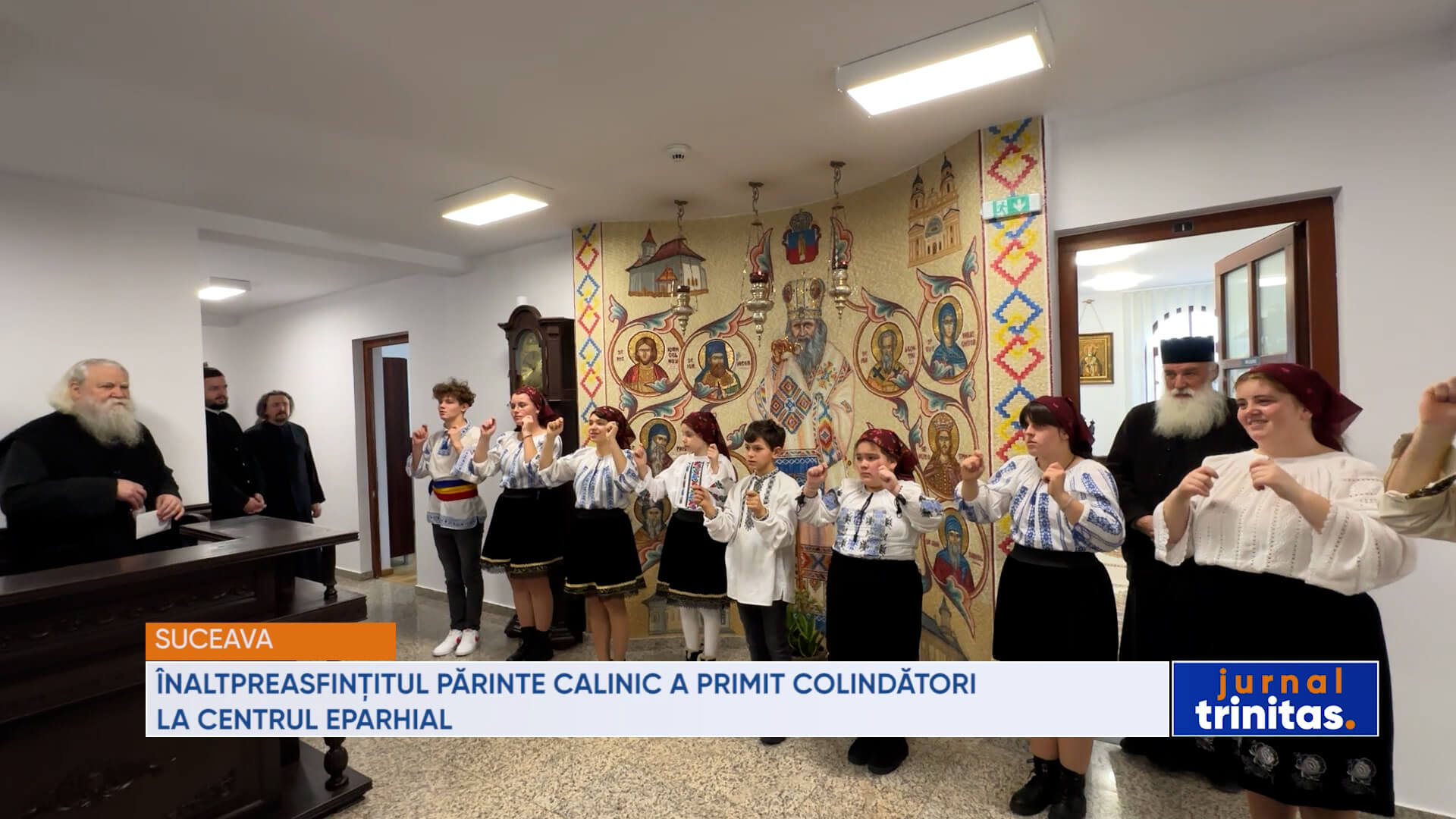 Înaltpreasfințitul Părinte Calinic a primit colindători la Centrul eparhial - TRINITAS TV