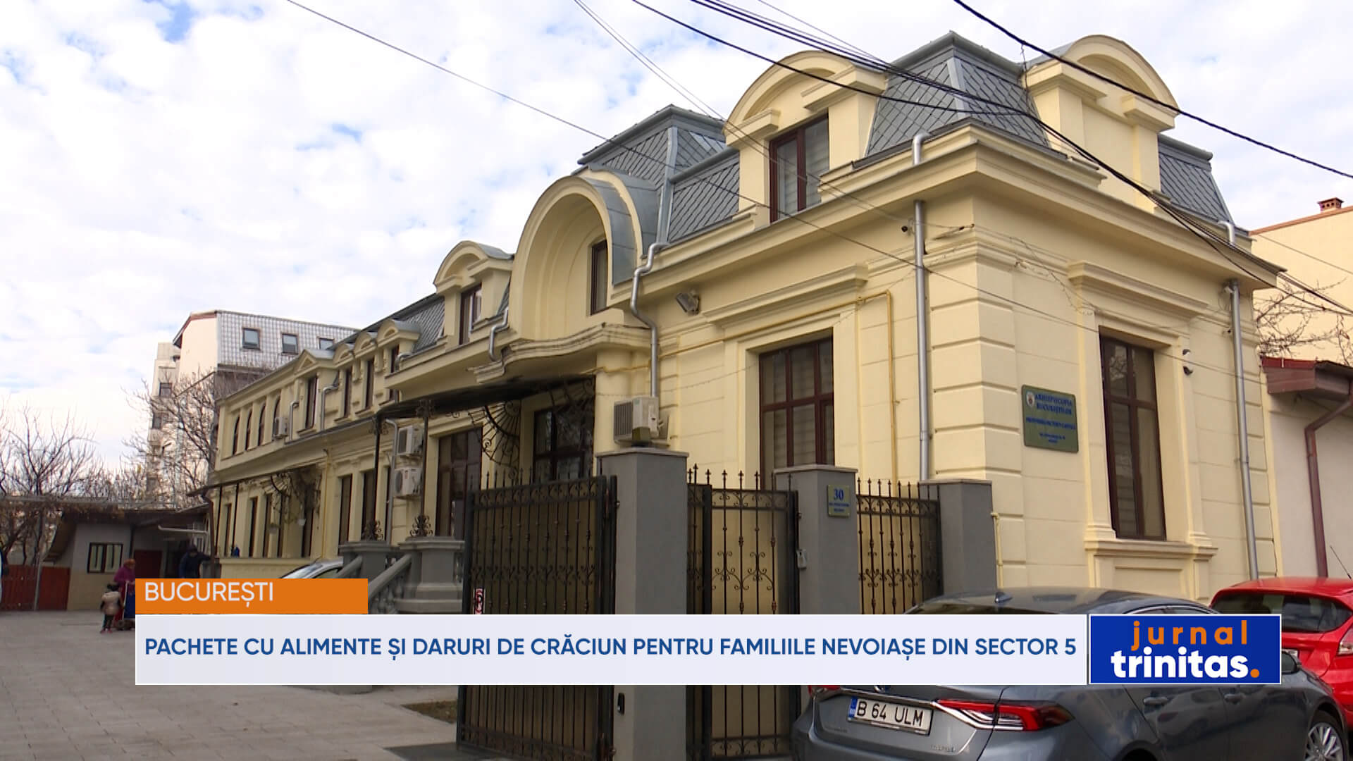 Pachete cu alimente și daruri de Crăciun pentru familiile nevoiașe din ...