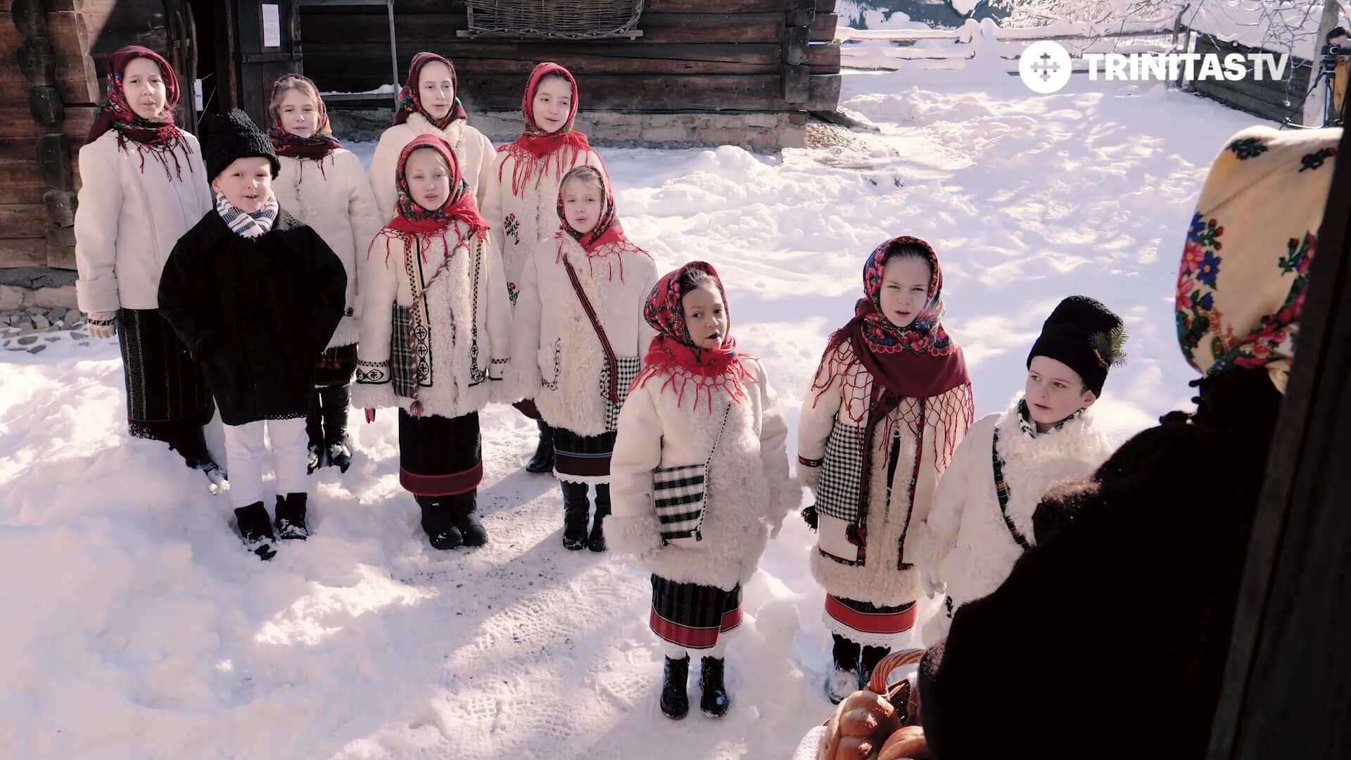 Ansamblul „Balada Bucovinei” - Noi umblăm și colindăm - TRINITAS TV