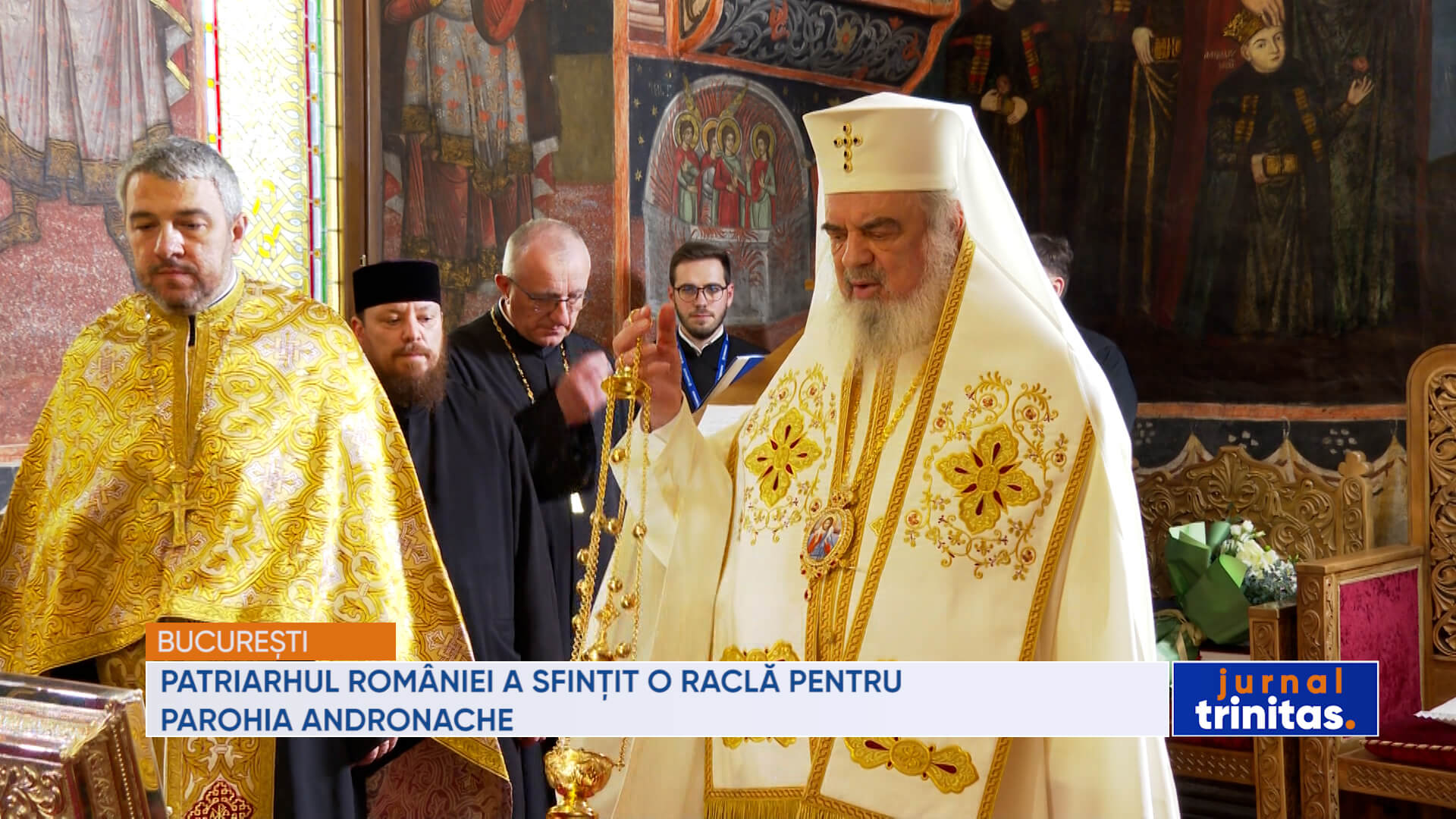 Patriarhul României a sfințit o raclă pentru Parohia Andronache - TRINITAS TV