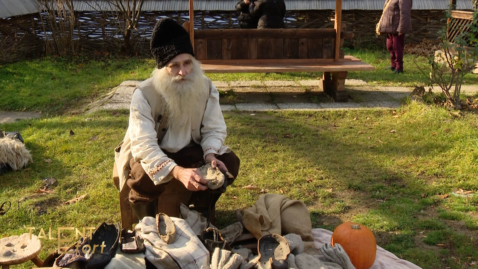 Meșteri populari și colindători la Muzeul Național al Satului - TRINITAS TV