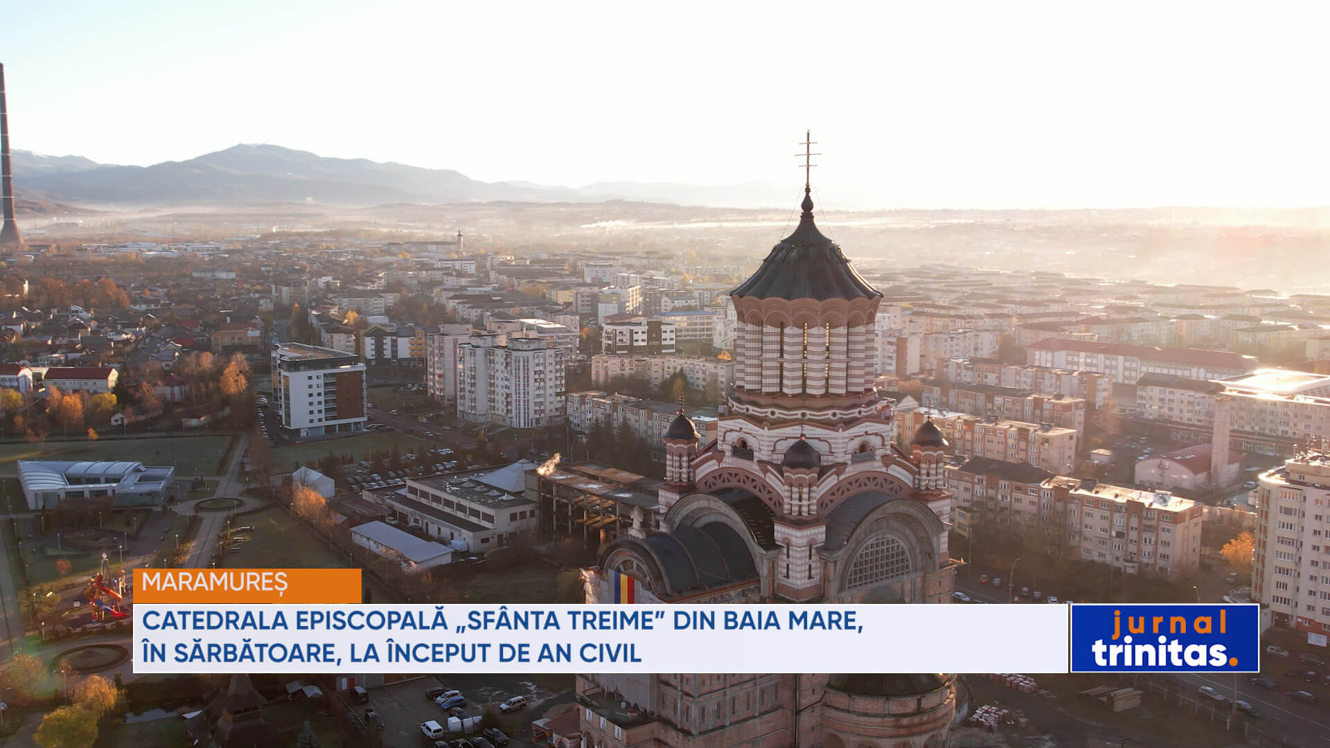 Catedrala Episcopală „Sfânta Treime” din Baia Mare, în sărbătoare, la început de an civil ...