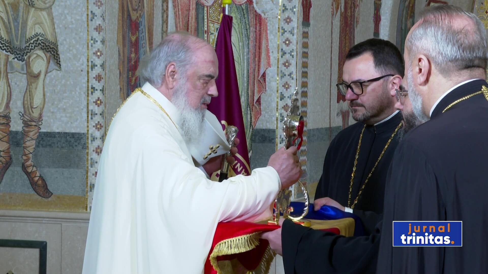 Fragment din moaștele Sfântului Andrei, adus din Amalfi pentru ...