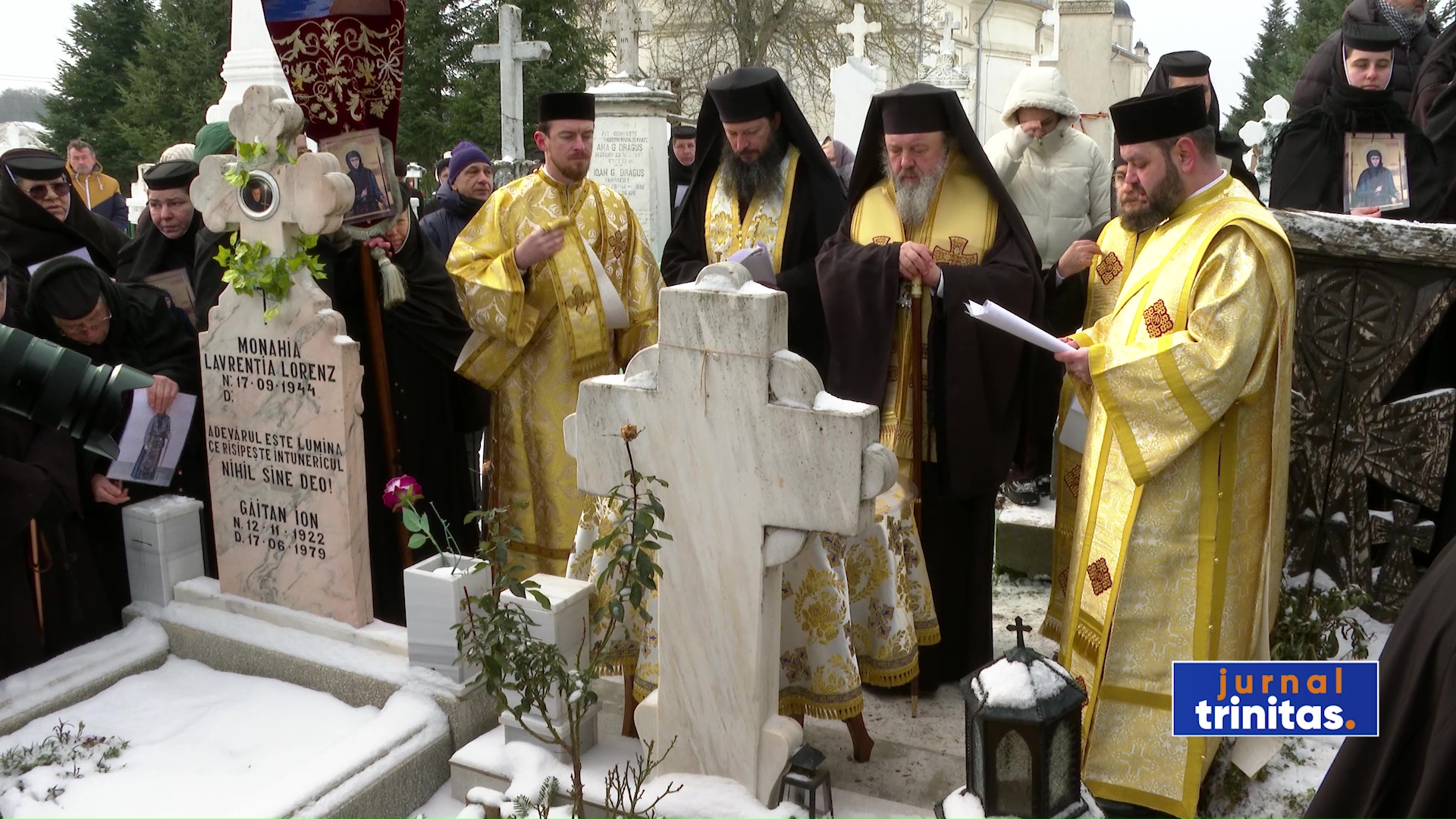 Au fost deshumate moaștele Sfintei Cuvioase Elisabeta de la Pasărea ...